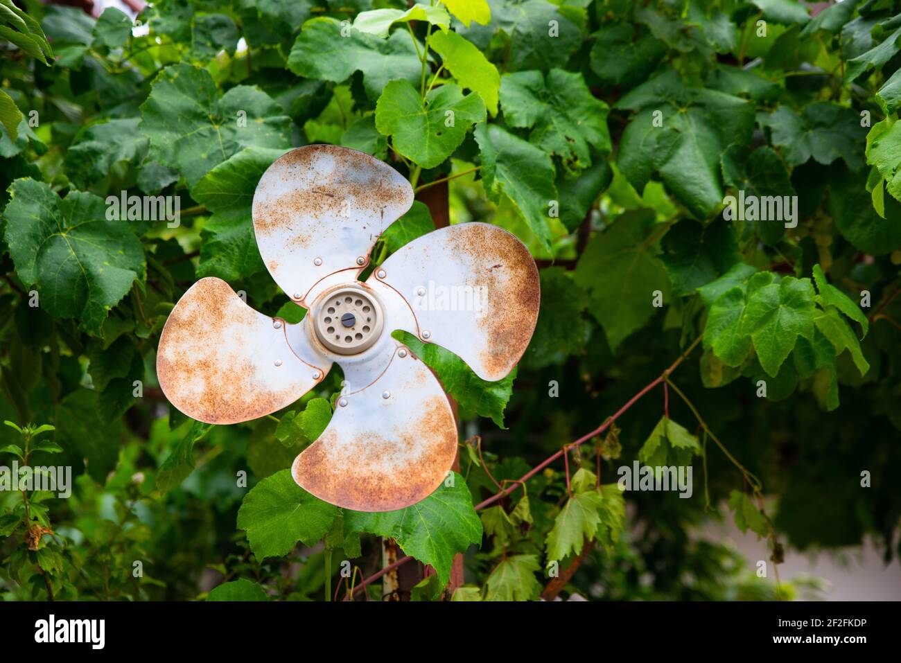 Metal garbages hi-res stock photography and images - Alamy