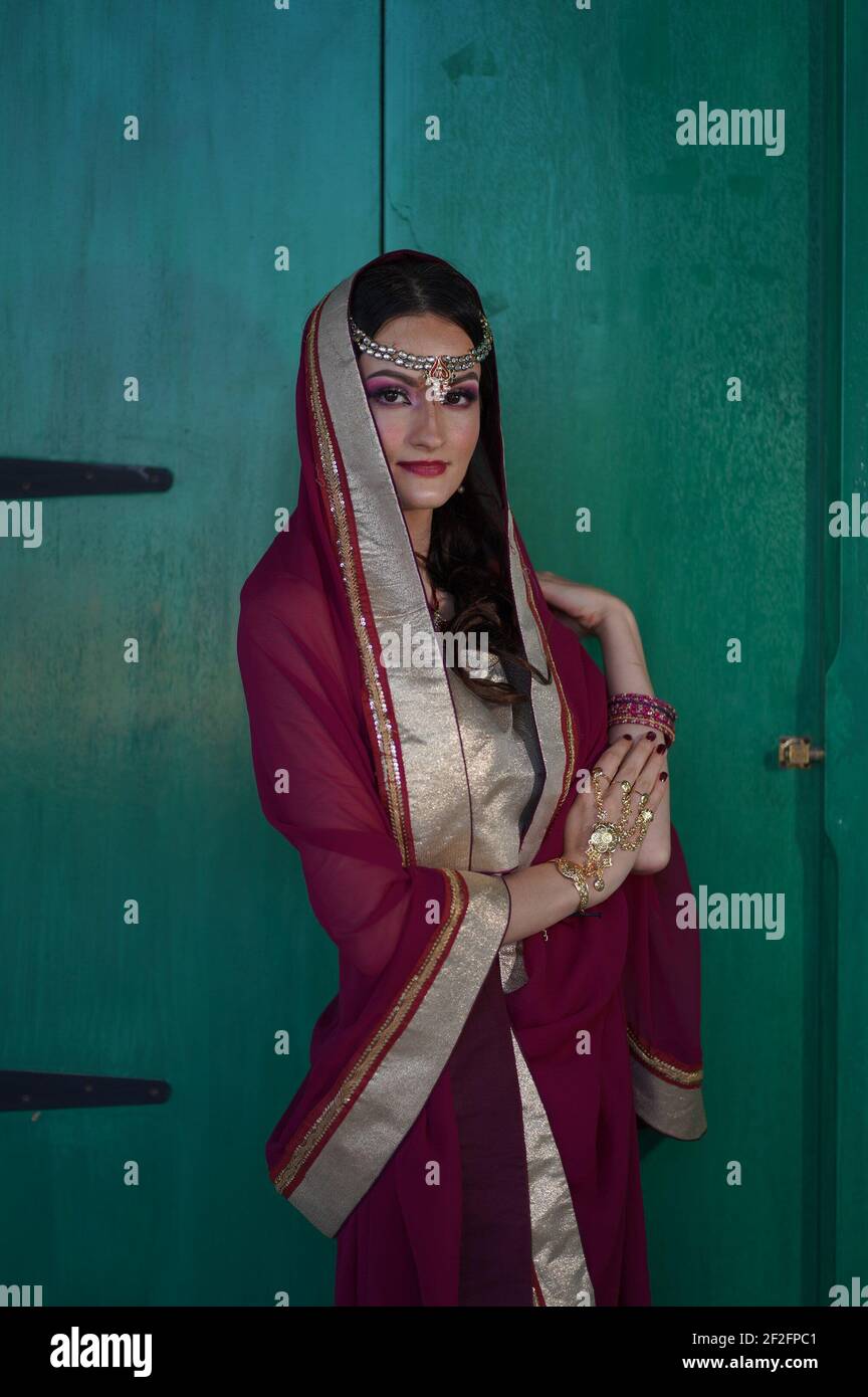 Indian girl in traditional dress hi-res stock photography and images ...