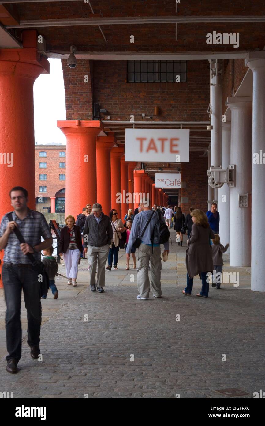 tate gallery at albert dock Liverpool on the merseyside coast Stock ...