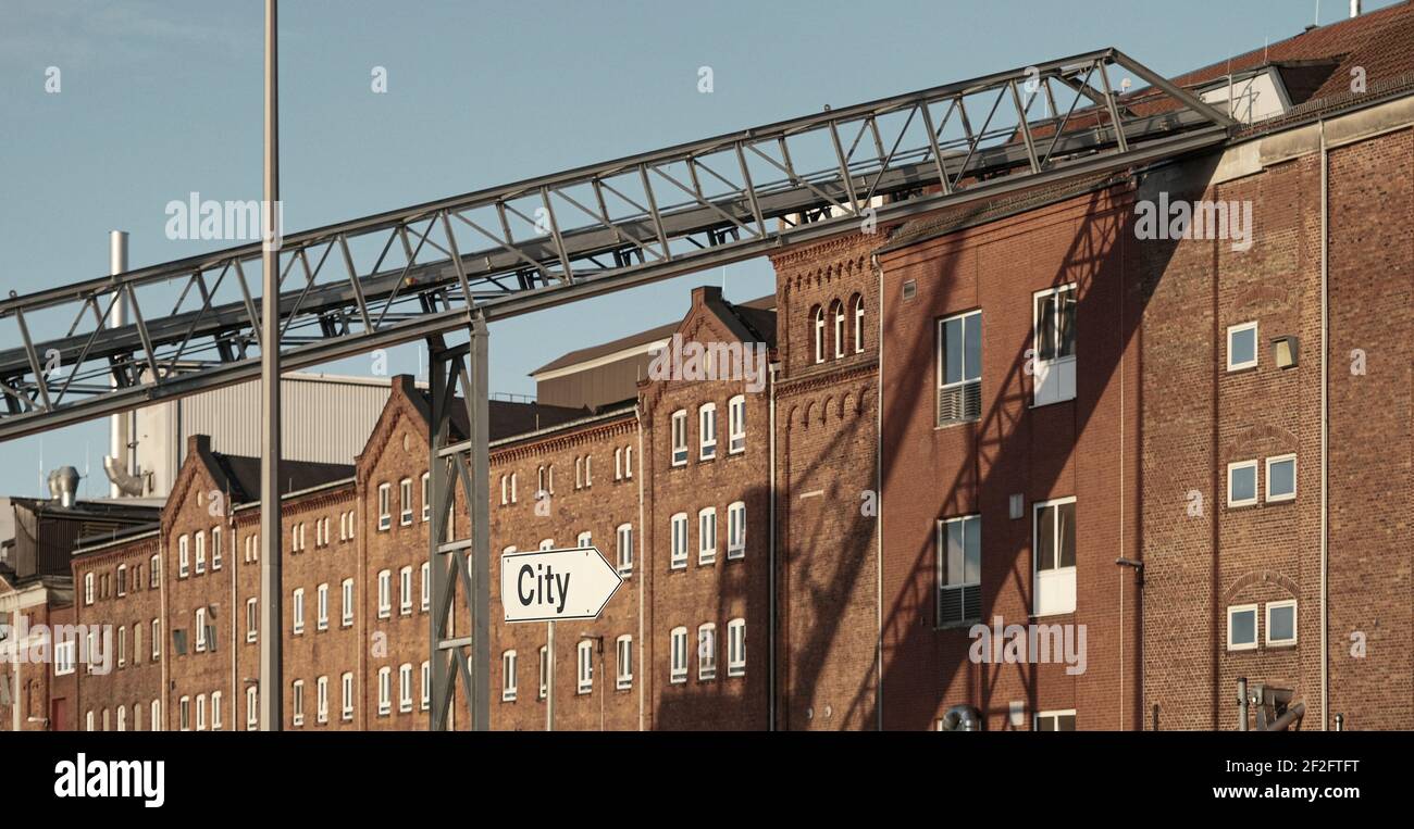 Brick factory building hi-res stock photography and images - Alamy