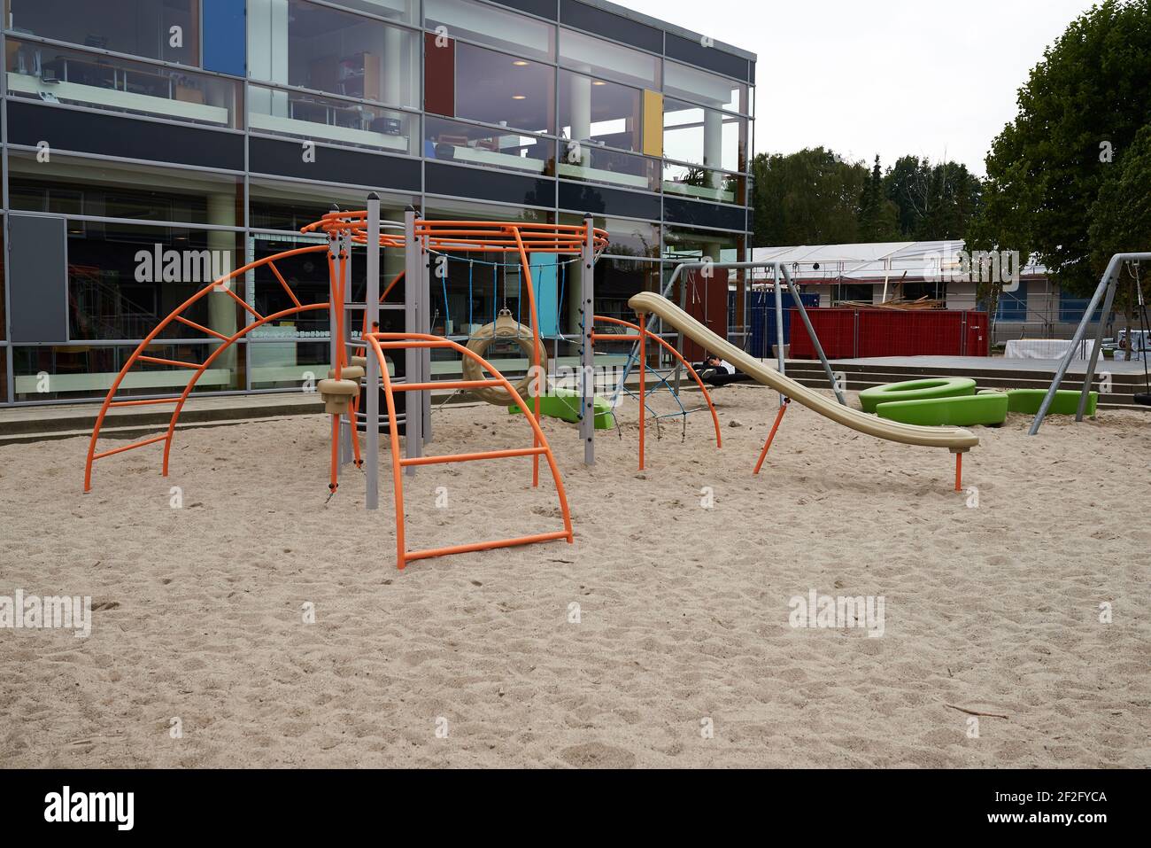 School hallway busy hi-res stock photography and images - Alamy