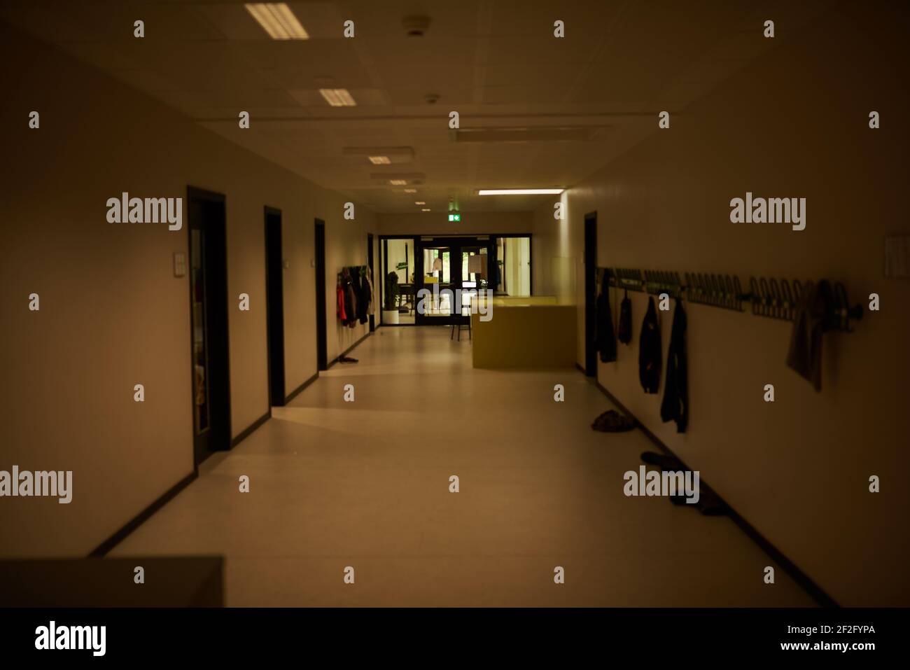 Empty school hallway hi-res stock photography and images - Alamy