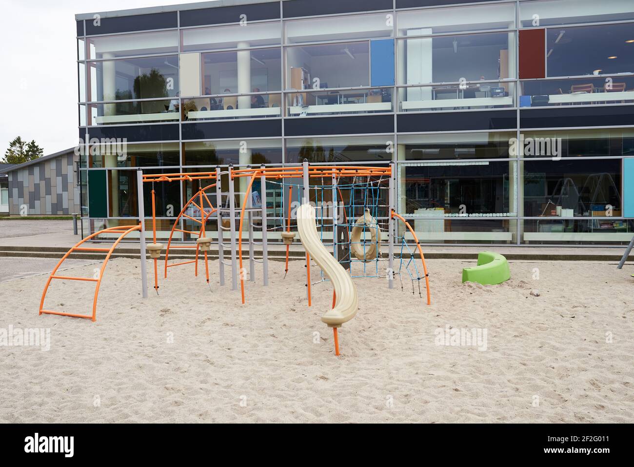 Busy school playground hi-res stock photography and images - Alamy