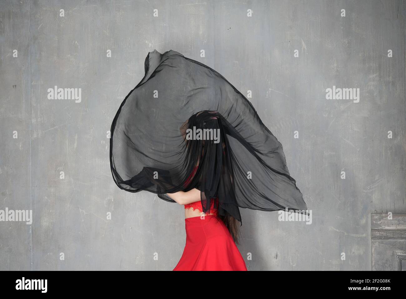 Face covered cloth hi-res stock photography and images - Alamy