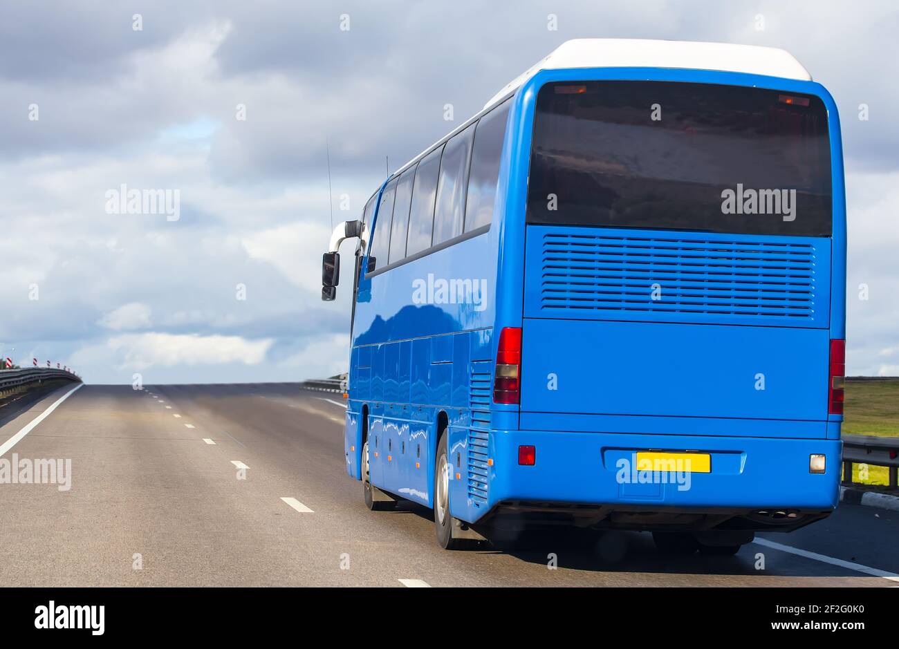 Country lane bus top hi-res stock photography and images - Alamy