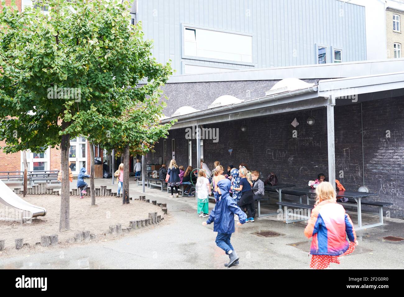 School kids rain hi-res stock photography and images - Alamy