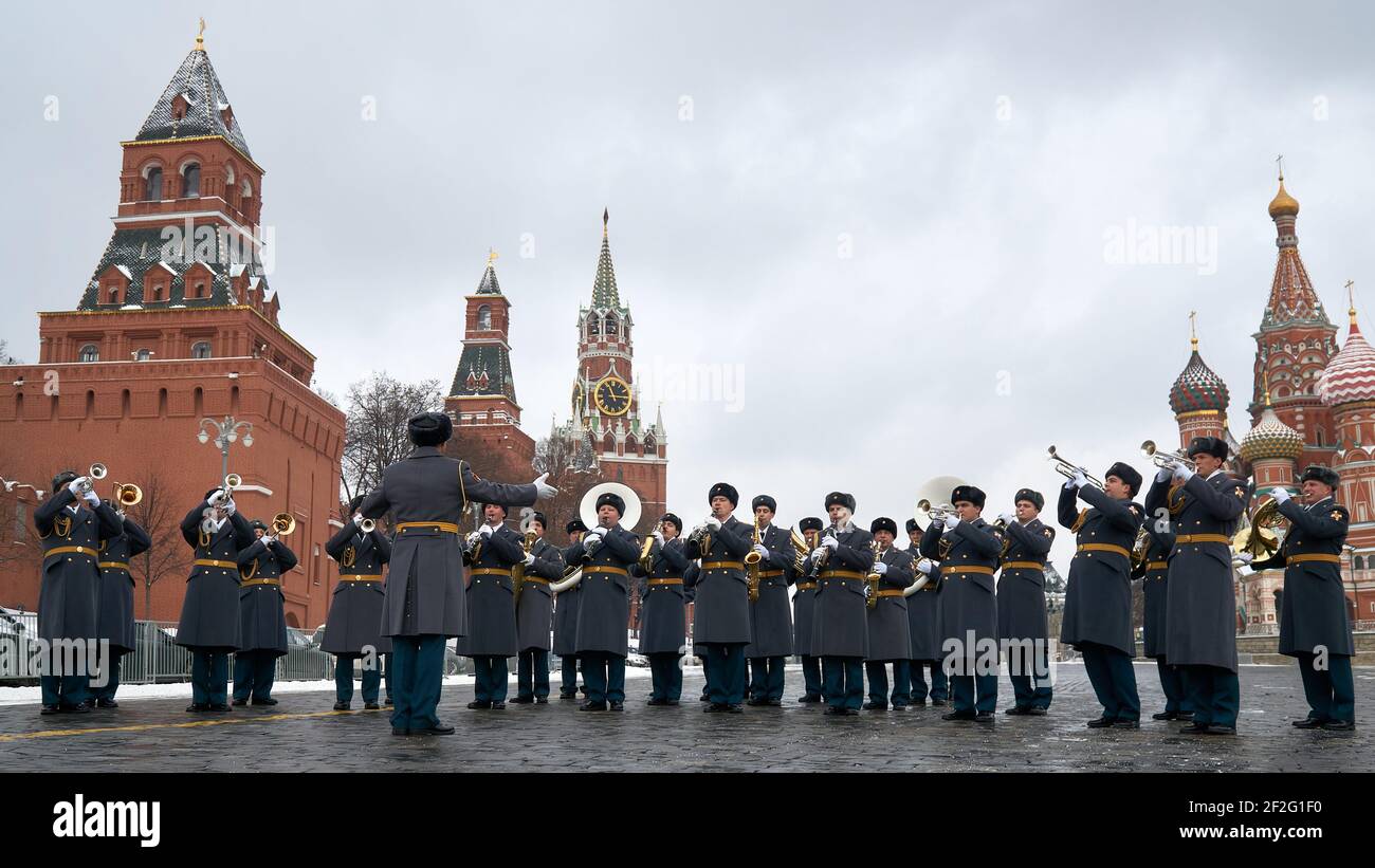 The military band performs on the Vasilyevsky Spusk of the Moscow ...