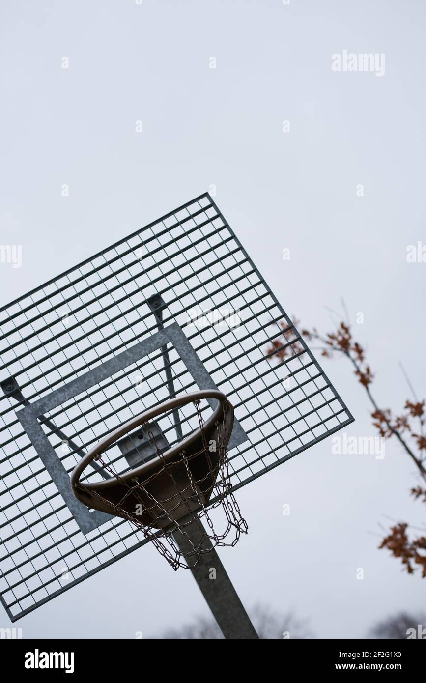 Metal basketball hoop hi-res stock photography and images - Alamy