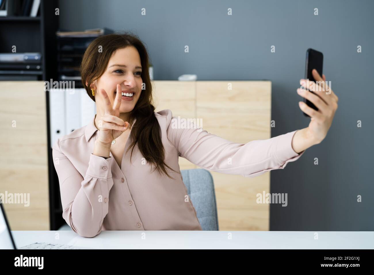 Happy mobile hi-res stock photography and images - Alamy