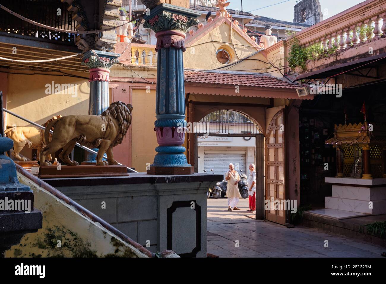Mumbai temple hi-res stock photography and images - Alamy