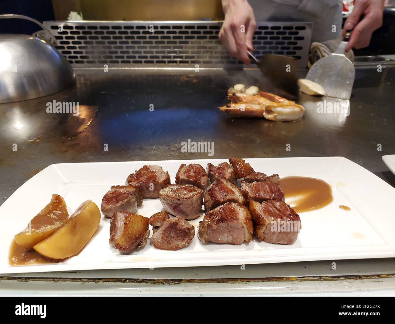 Teppanyaki, Chef cooking food on an iron griddle, Cooking style Stock ...