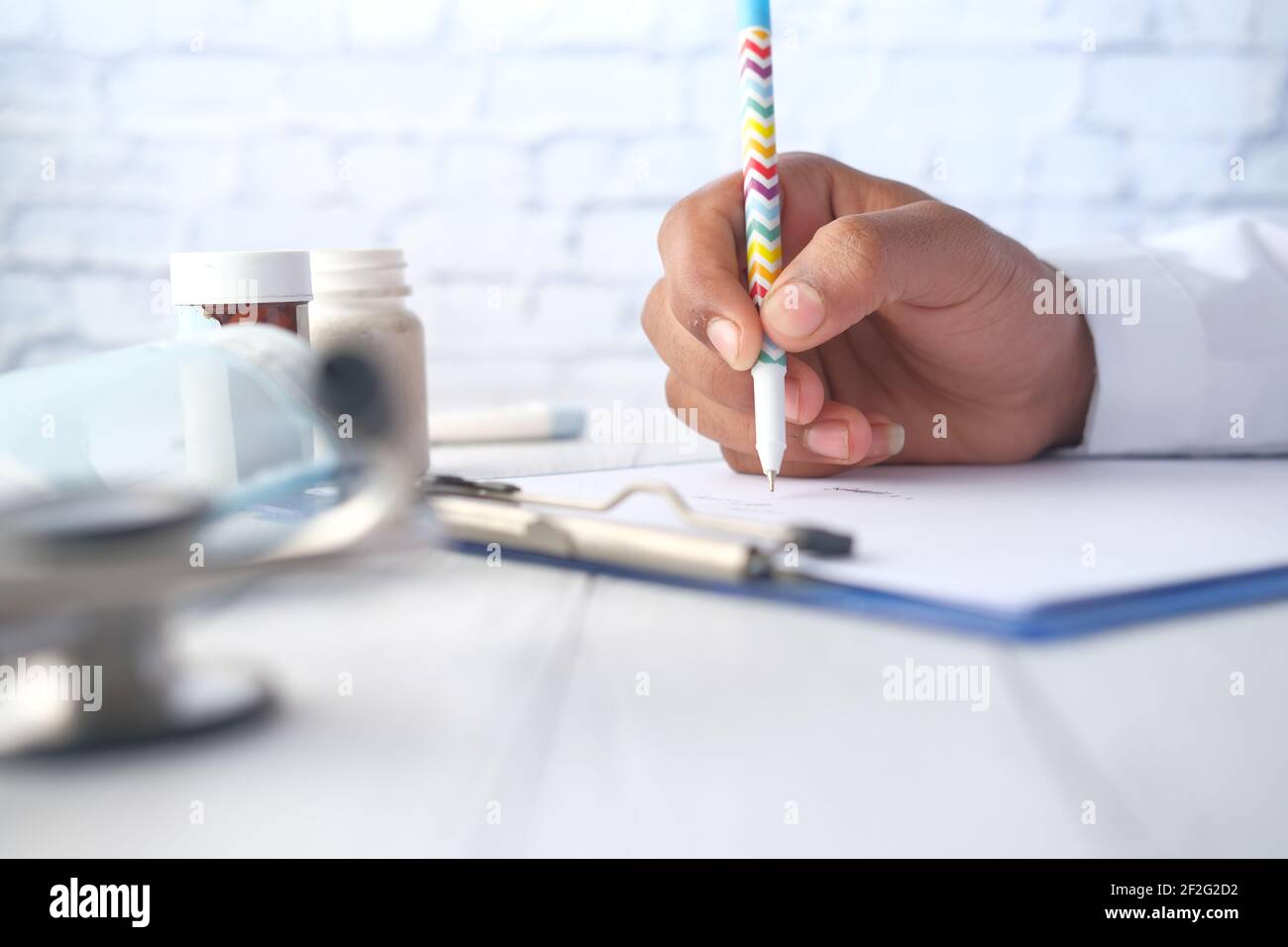 Prescription notes hi-res stock photography and images - Alamy