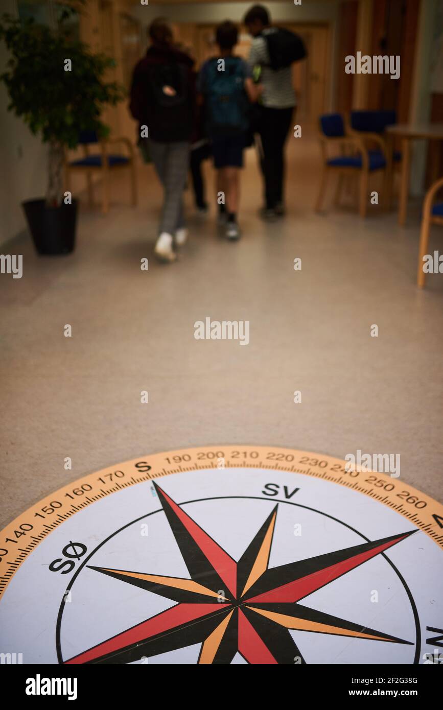 School boy and girl entrance hi-res stock photography and images - Alamy