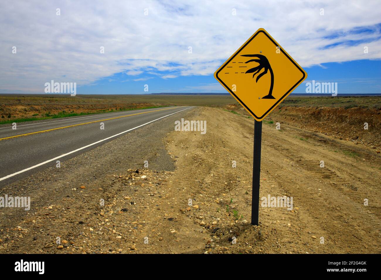 Strong wind warning sign hi-res stock photography and images - Alamy