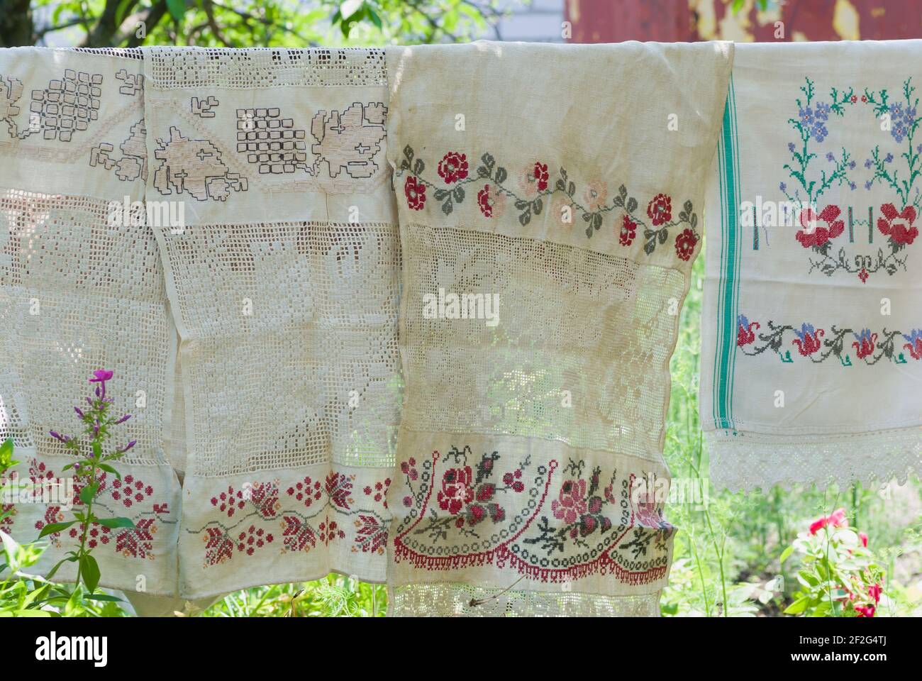Ukrainian peasant floral hi-res stock photography and images - Alamy