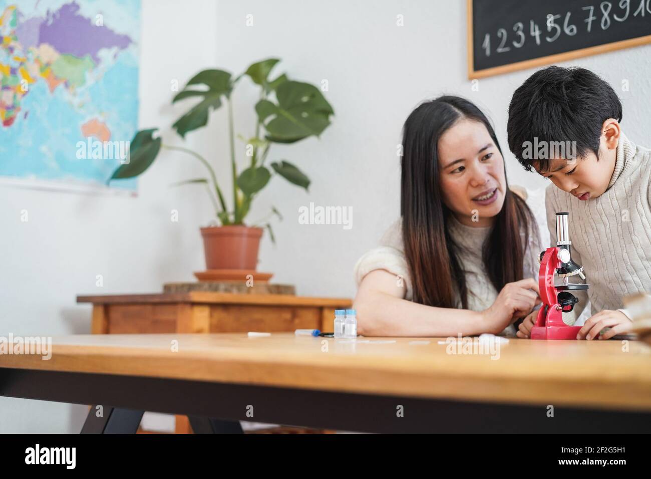 Asian science classroom hi-res stock photography and images - Alamy