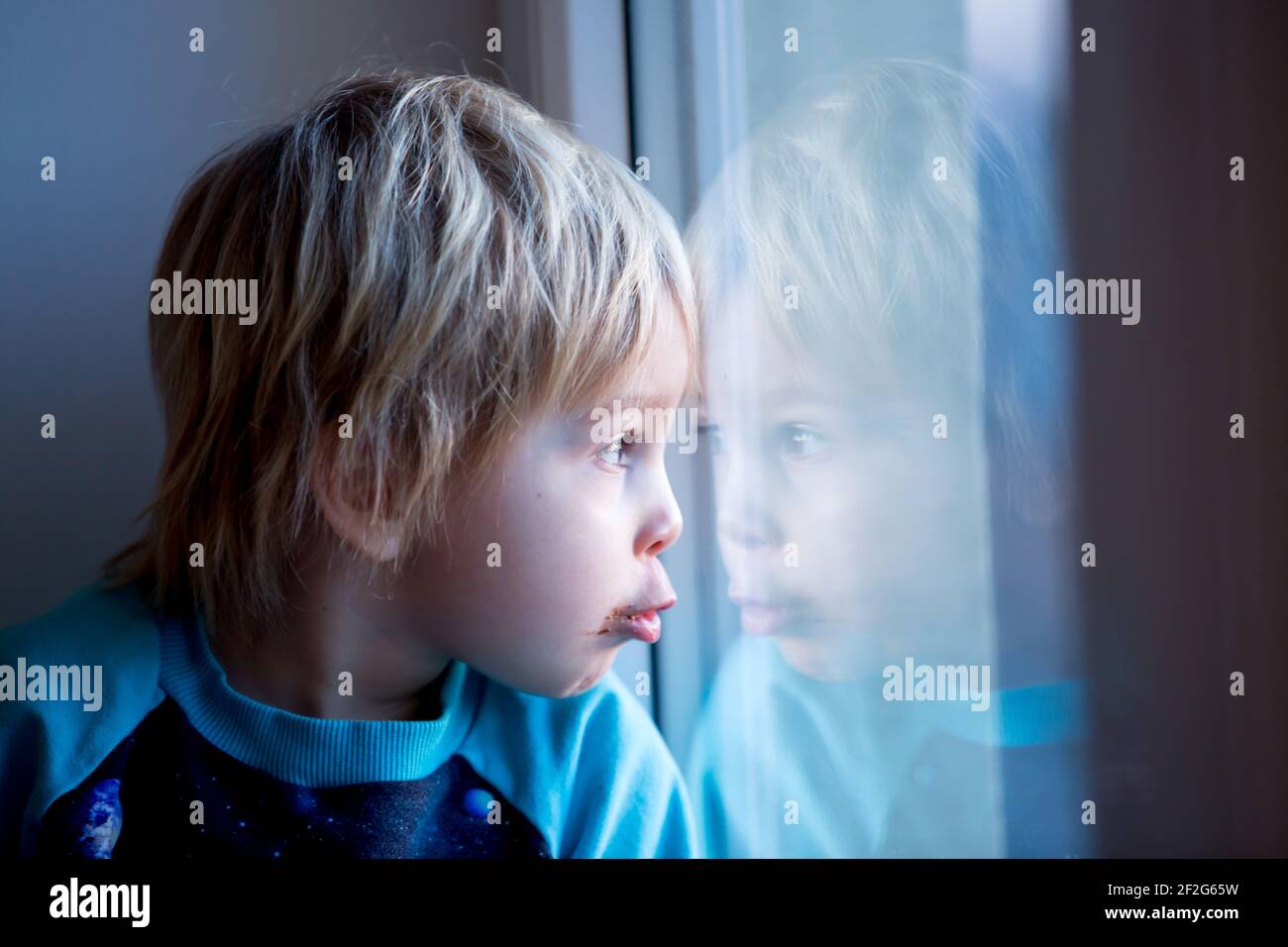 Child looking out of window silhouette hi-res stock photography and ...