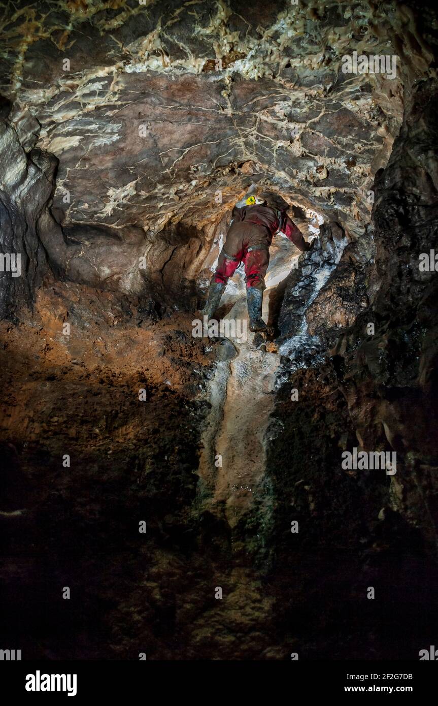 Exploring a phreatic roof-tube from a precarious and delicate footing ...