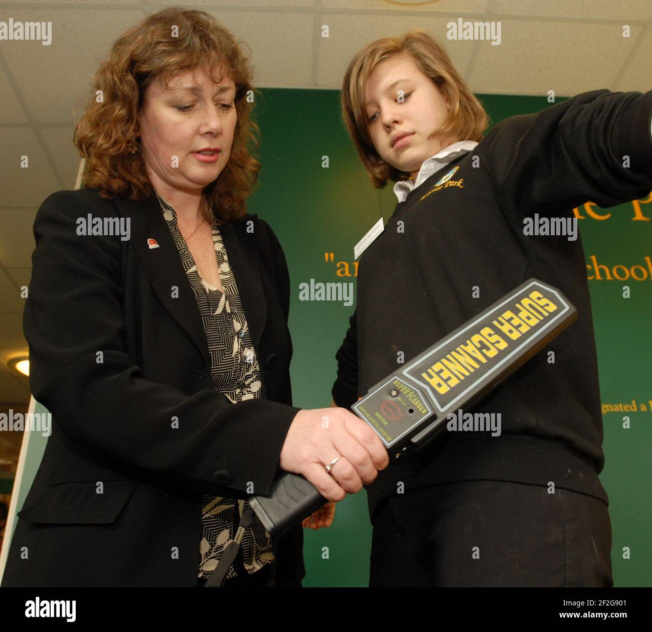 THE HEAD OF BITTERNE PARK SCHOOL SUSAN TRIGGER SCANS 13 YEAR OLD ROSIE ...