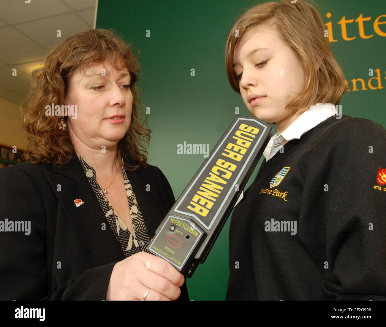 THE HEAD OF BITTERNE PARK SCHOOL SUSAN TRIGGER SCANS 13 YEAR OLD ROSIE ...