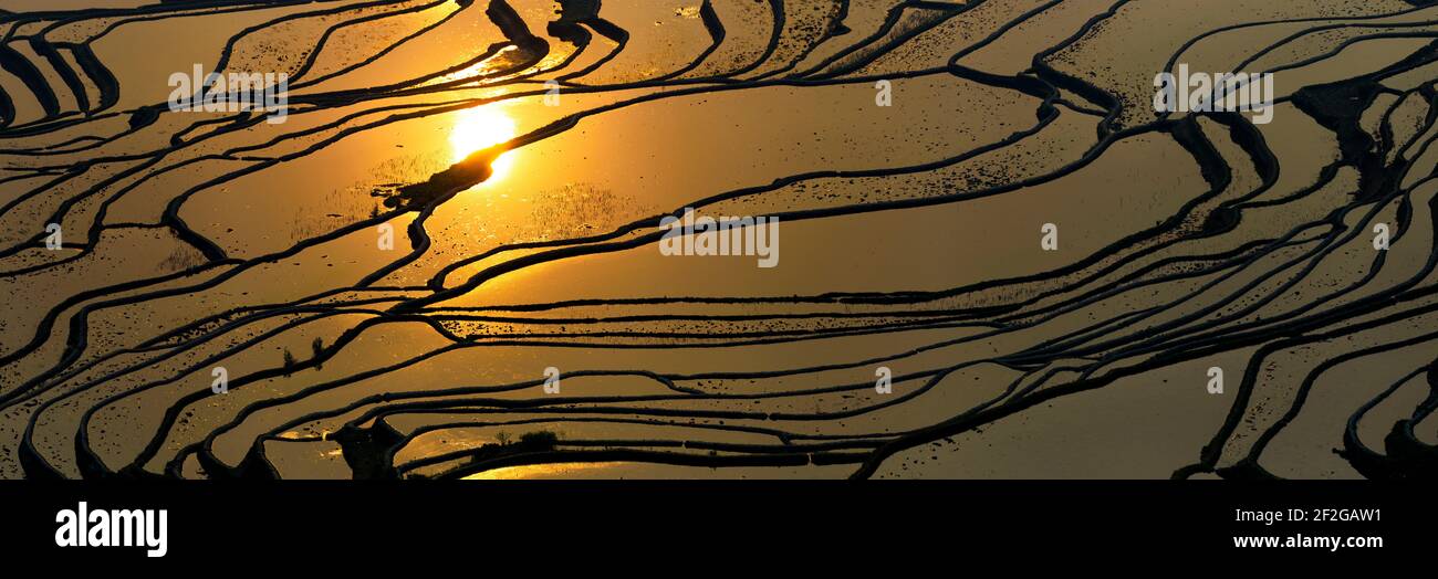 Rising sun in asia hi-res stock photography and images - Alamy