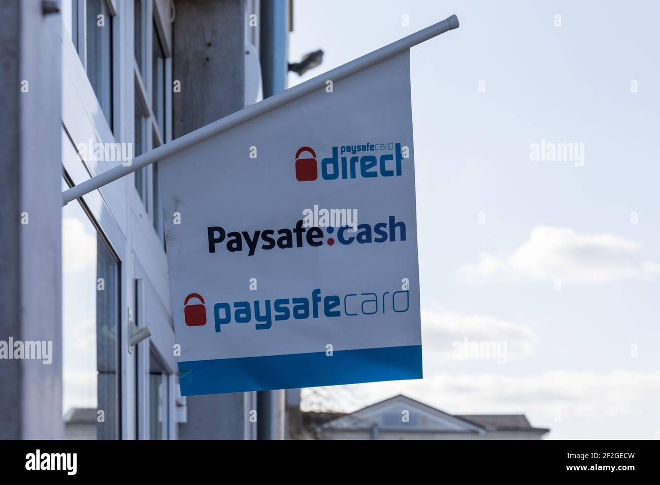 Paysafe card hi-res stock photography and images - Alamy