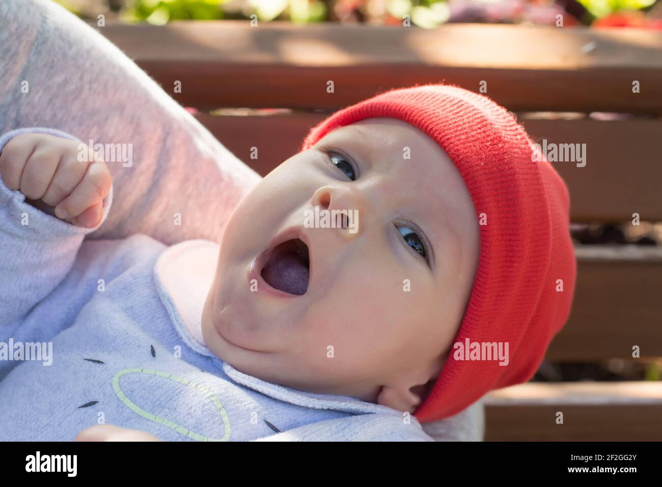 Newborn baby girl yawning hi-res stock photography and images - Alamy