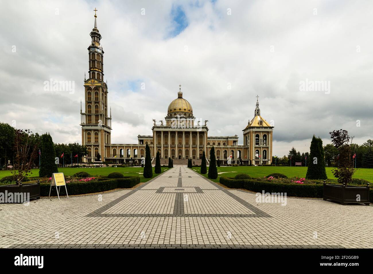 Basilica lady lichen stary lichen hi-res stock photography and images ...