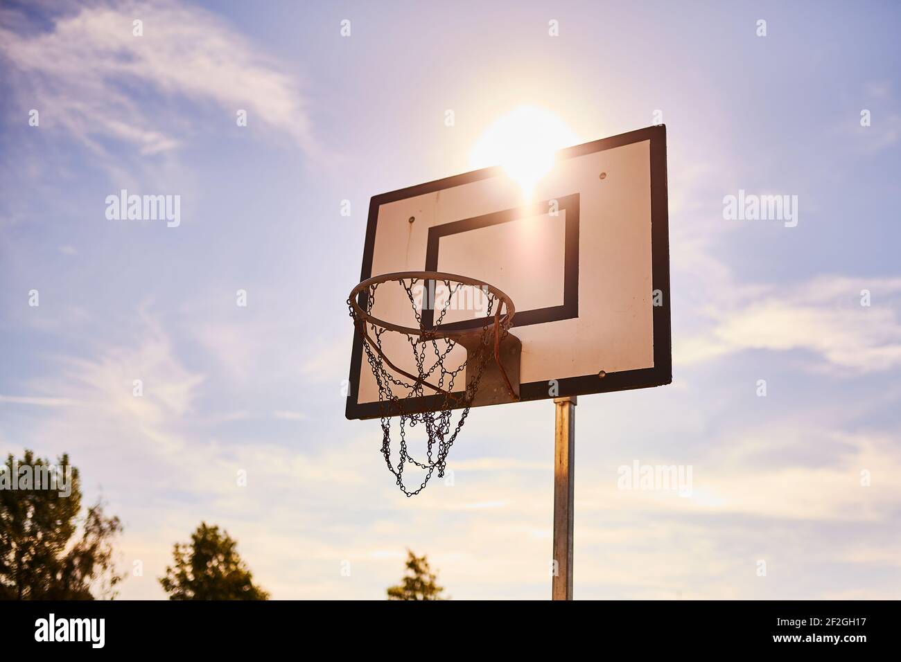 A old basketball net in the sun Stock Photo - Alamy