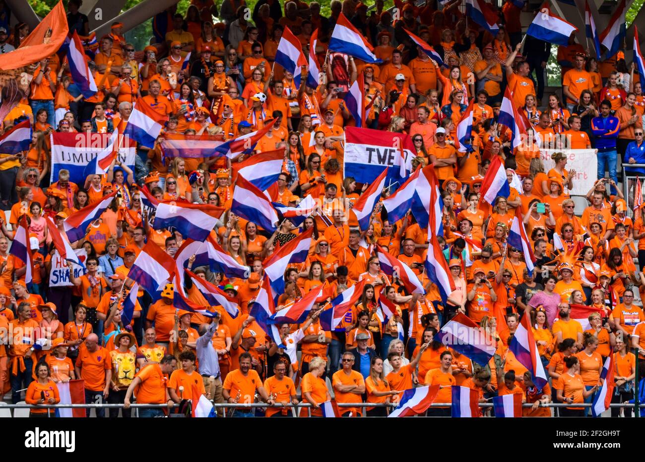 Holland fans cheer on their team hi-res stock photography and images ...