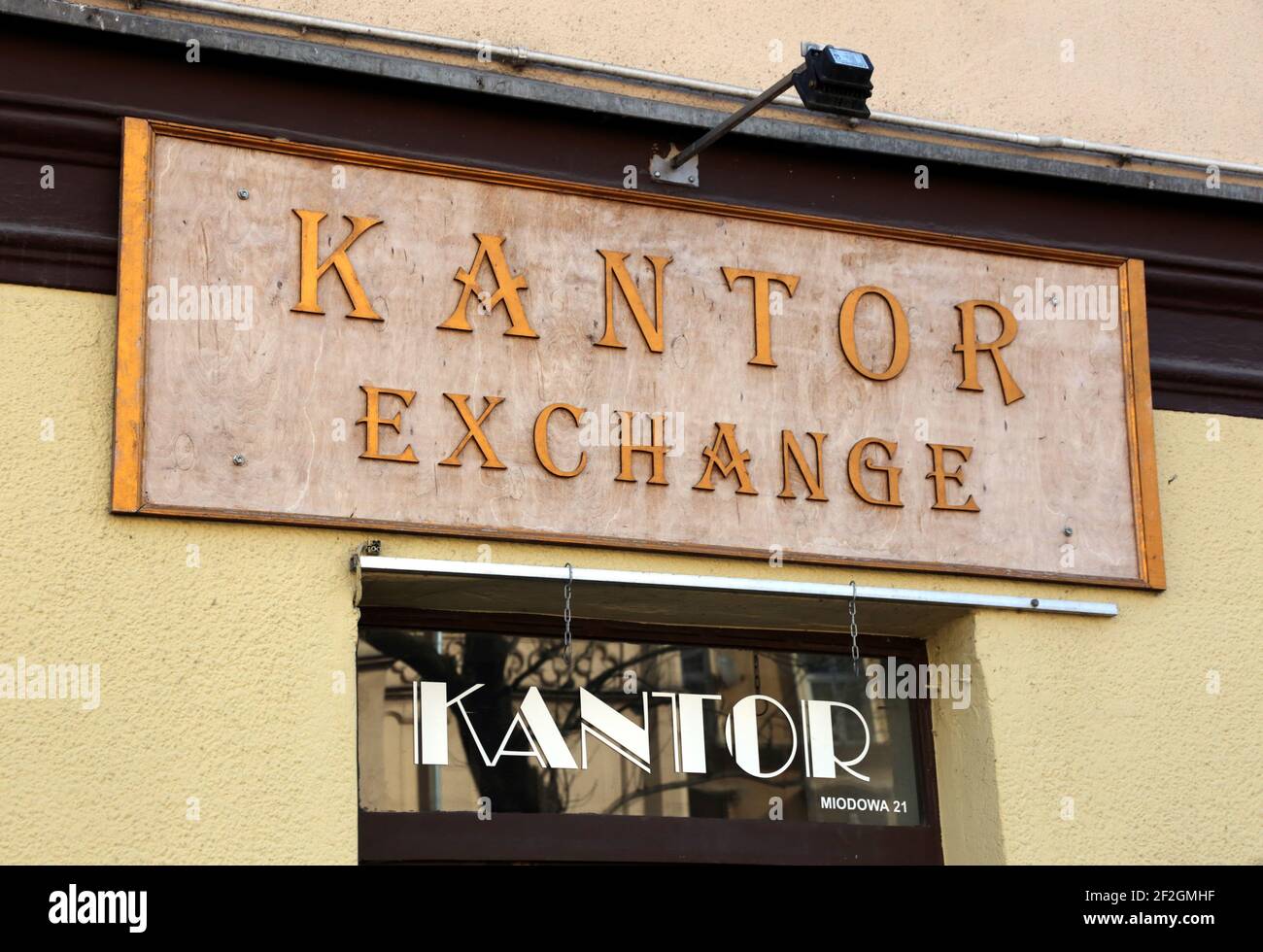 Currency exchange booth hi-res stock photography and images - Alamy