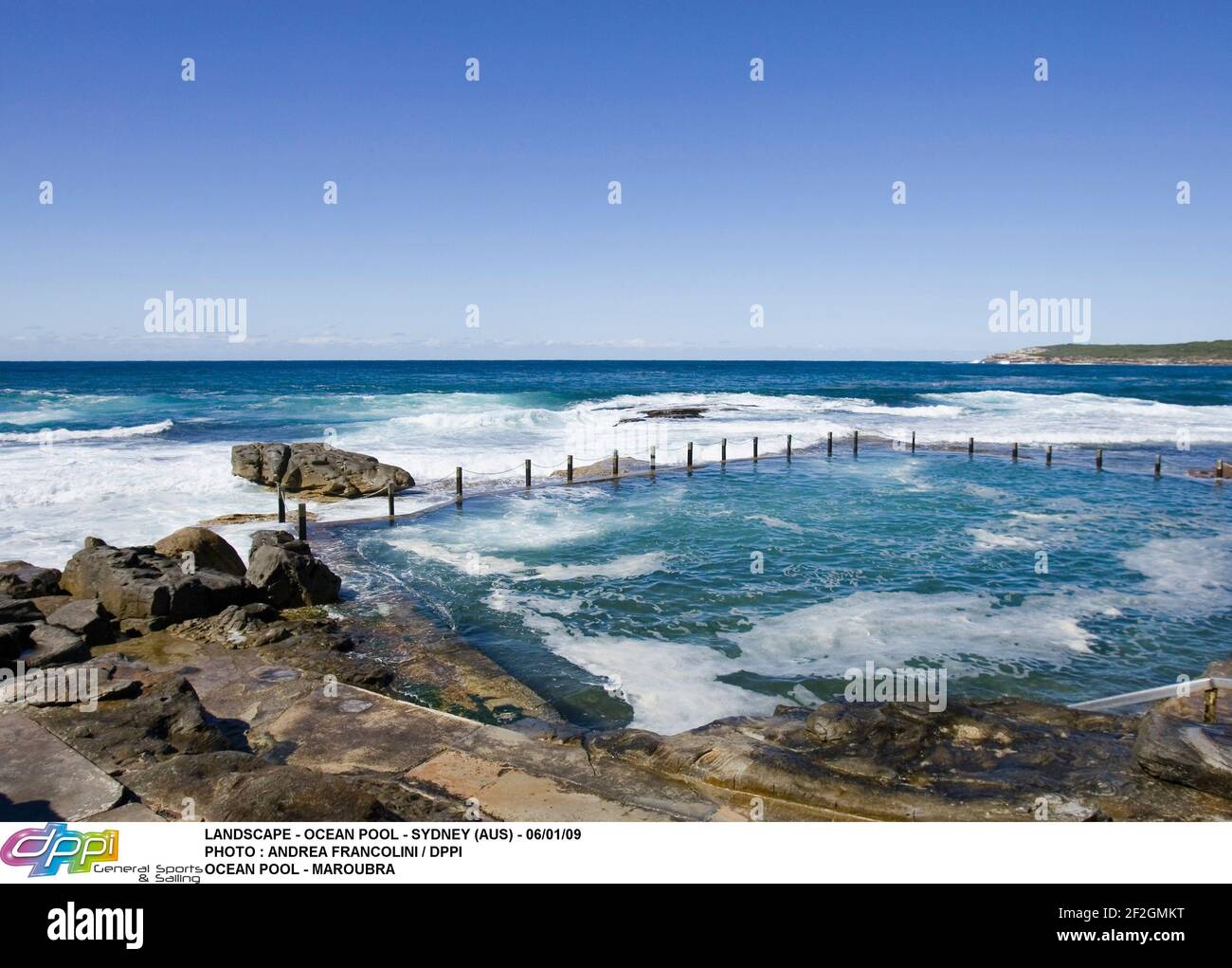 Maroubra rock pool hi-res stock photography and images - Alamy