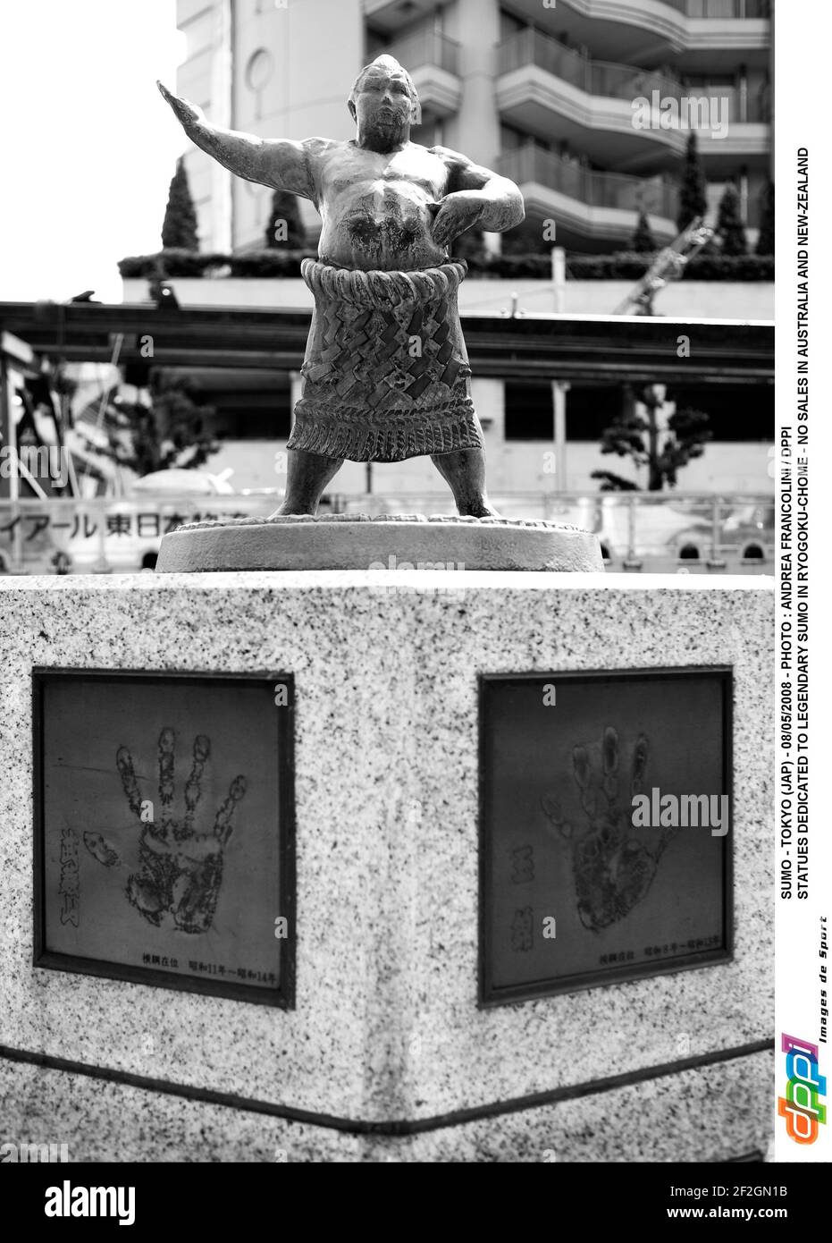 Sumo statue hi-res stock photography and images - Alamy
