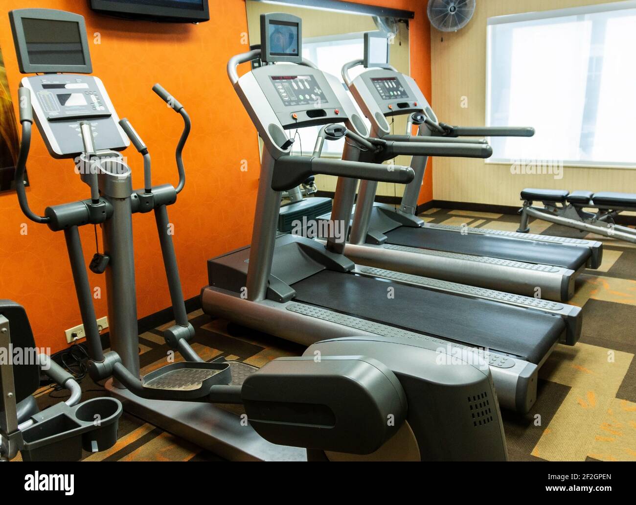 Running machines hi-res stock photography and images - Alamy