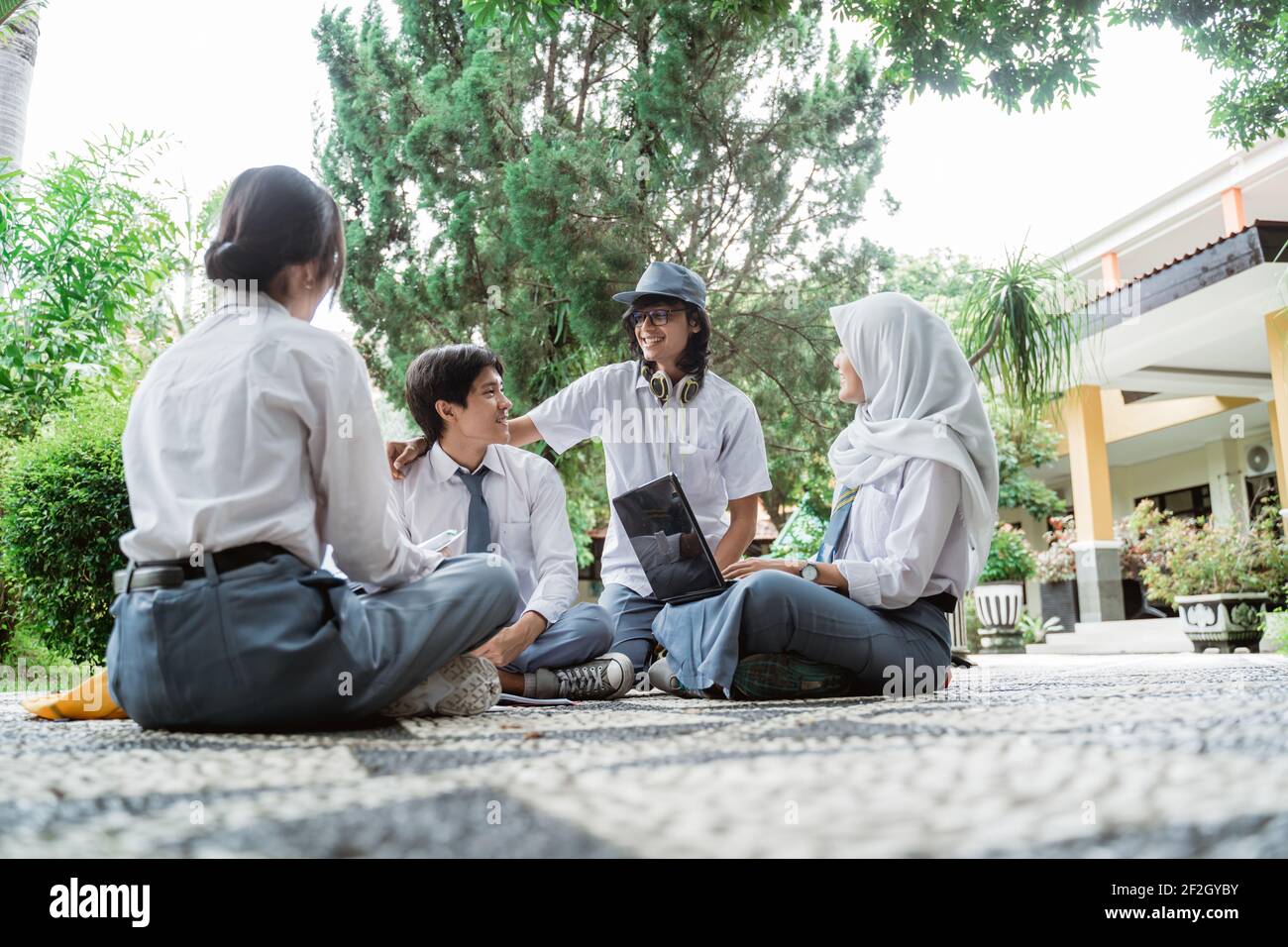 Senior three student hi-res stock photography and images - Alamy