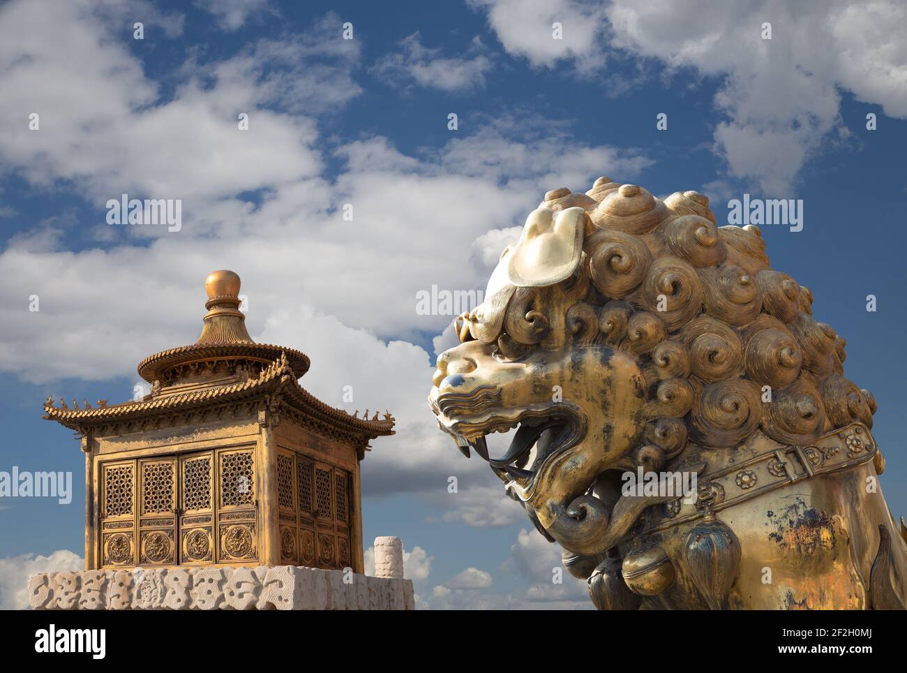 bronze Chinese dragon statue and bronze pagoda in the Forbidden City ...