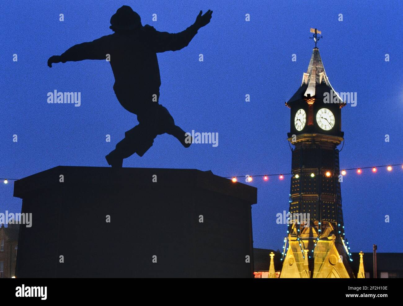 Clock Tower and the Jolly Fisherman statue at night. Skegness ...
