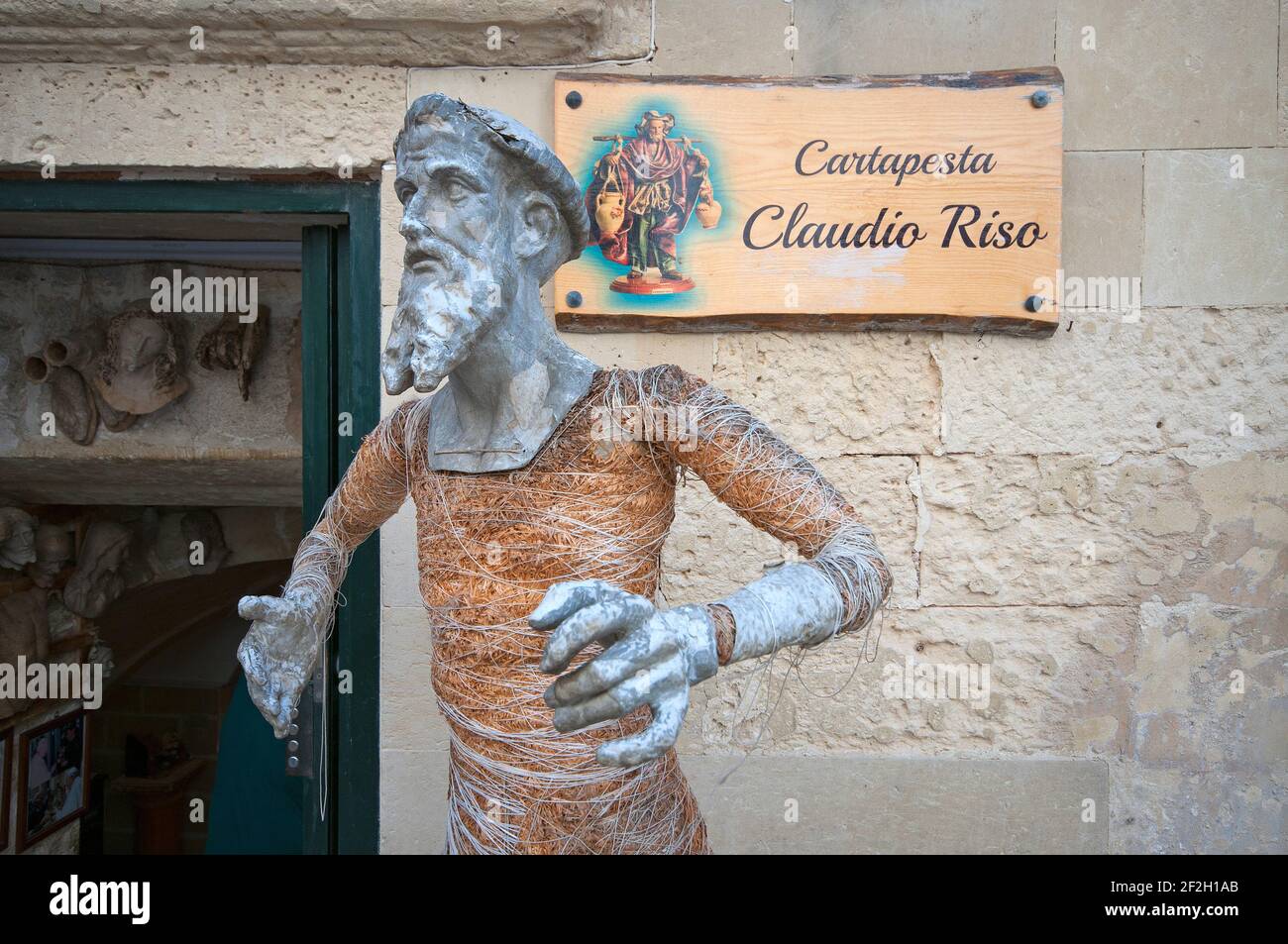 Paper mache craft hi-res stock photography and images - Alamy