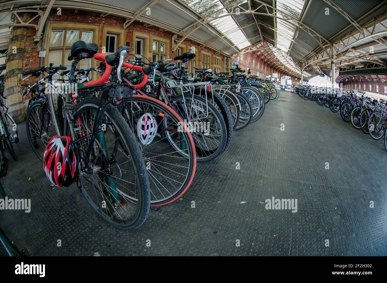 Commuter bicycles in Temple Meads Station, Bristol, UK Stock Photo - Alamy