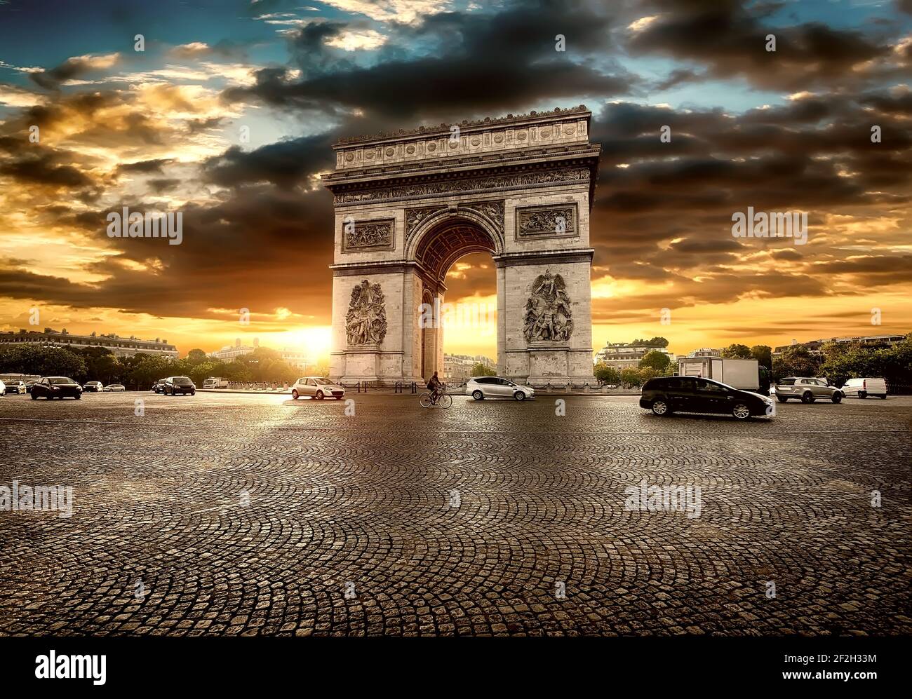Beautiful cloudy sunset over Arc de Triomphe in Paris, France Stock ...