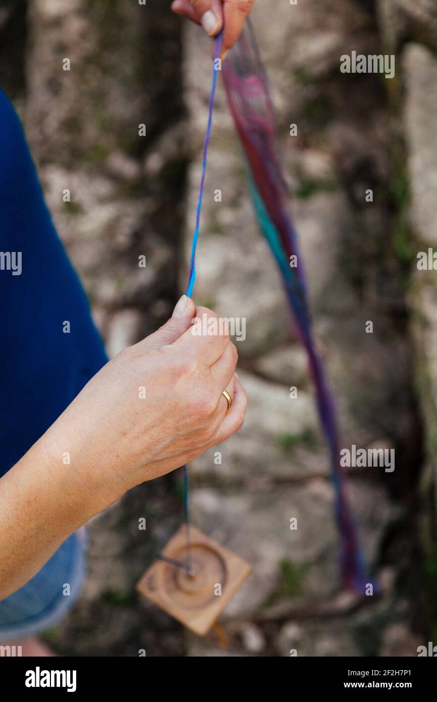 Hand spindle hi-res stock photography and images - Alamy