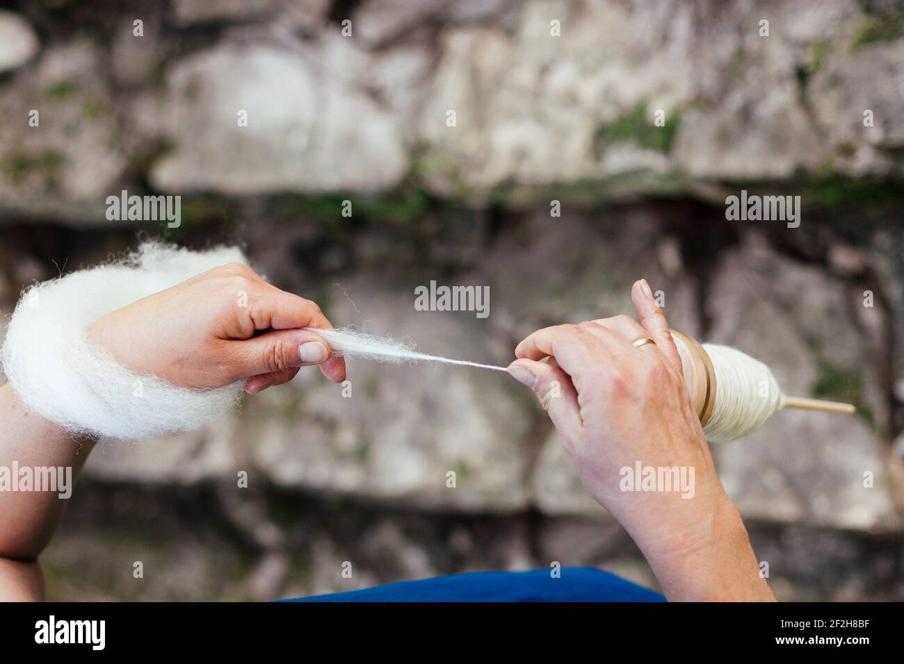 Hand spindle hi-res stock photography and images - Alamy