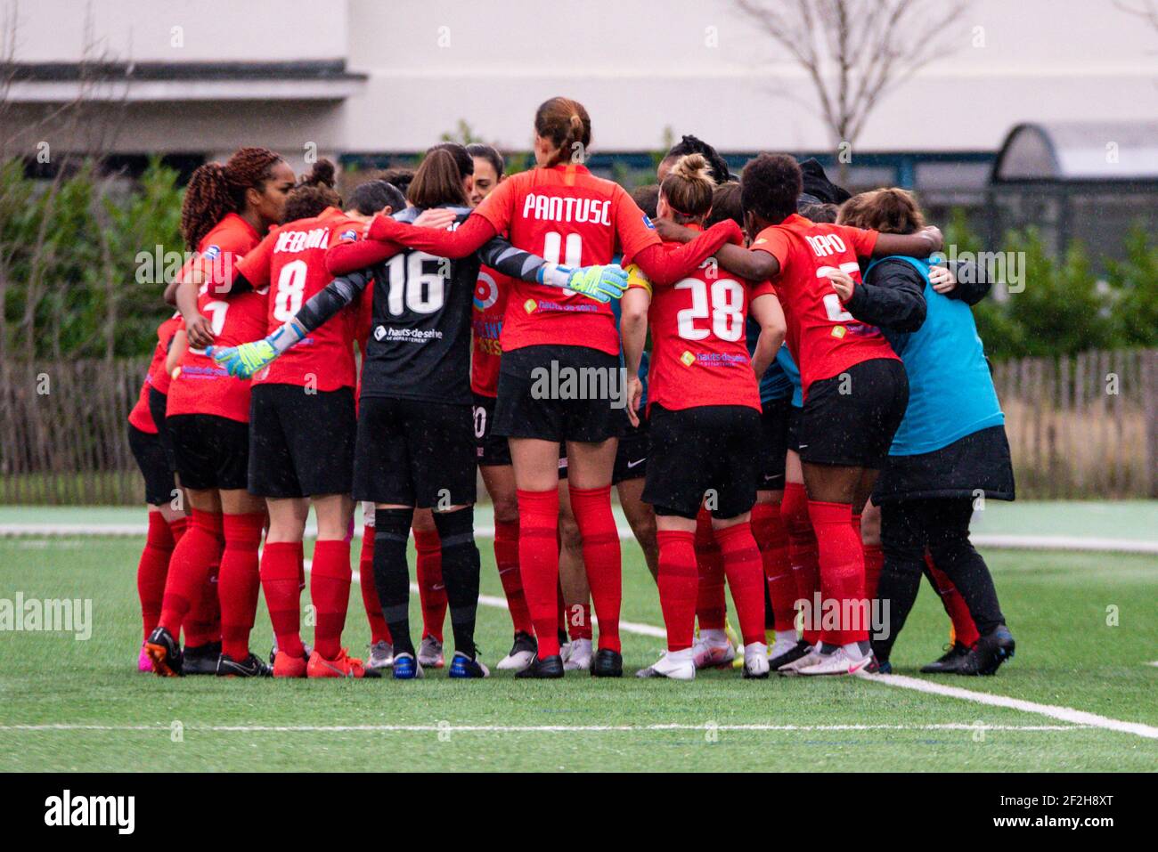 The players of GPSO 92 Issy ahead of the Women's French championship ...