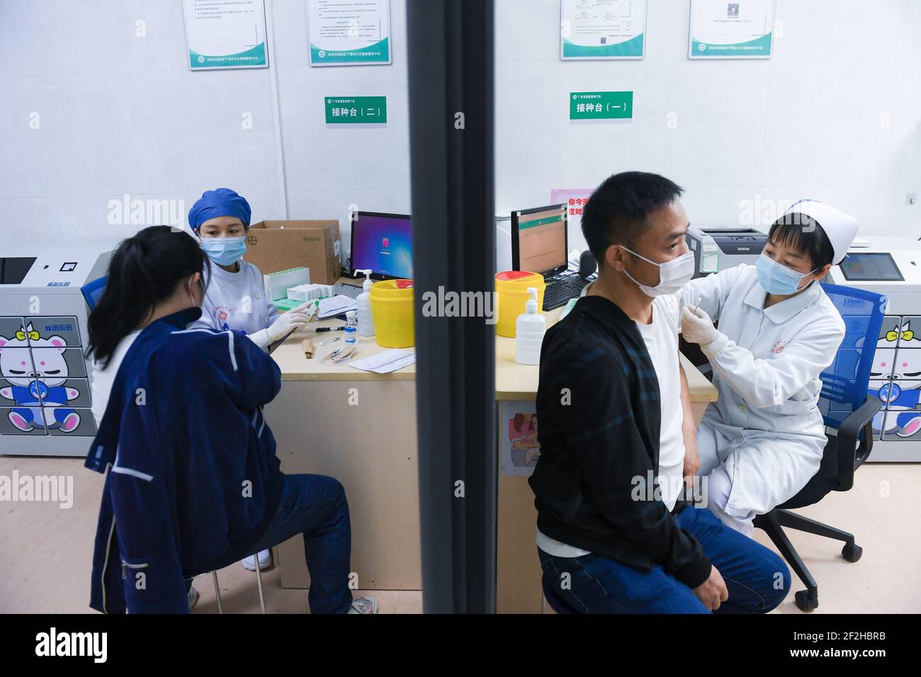 Bus conductors hi-res stock photography and images - Alamy