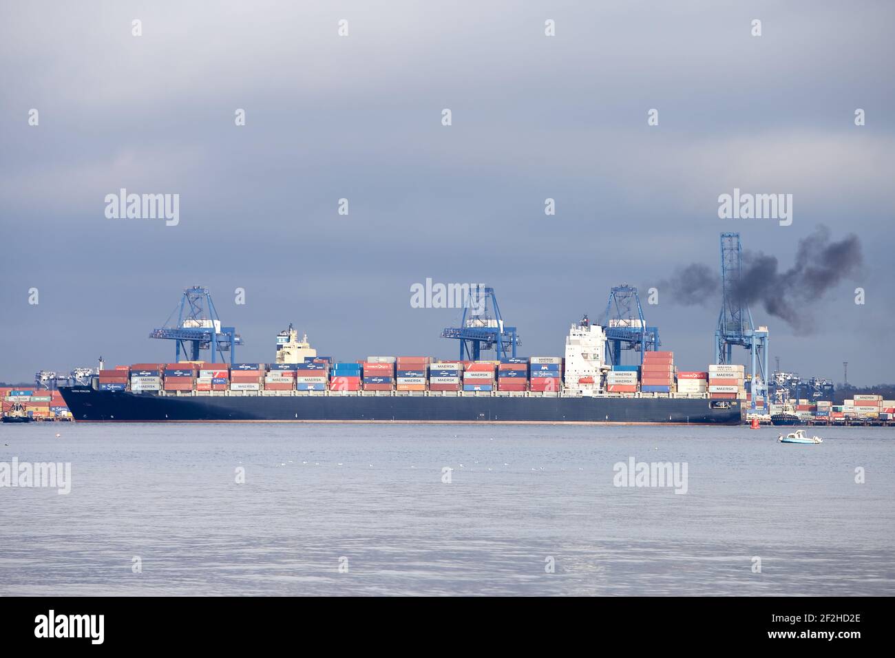 Container ship Maersk Kowloon leaving the Port of Felixstowe, Suffolk ...