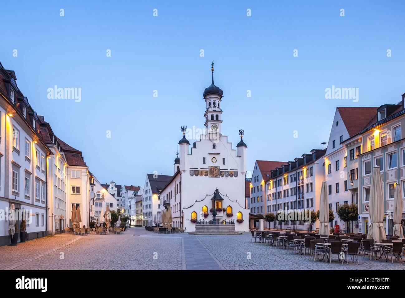 Townhall facades hi-res stock photography and images - Alamy