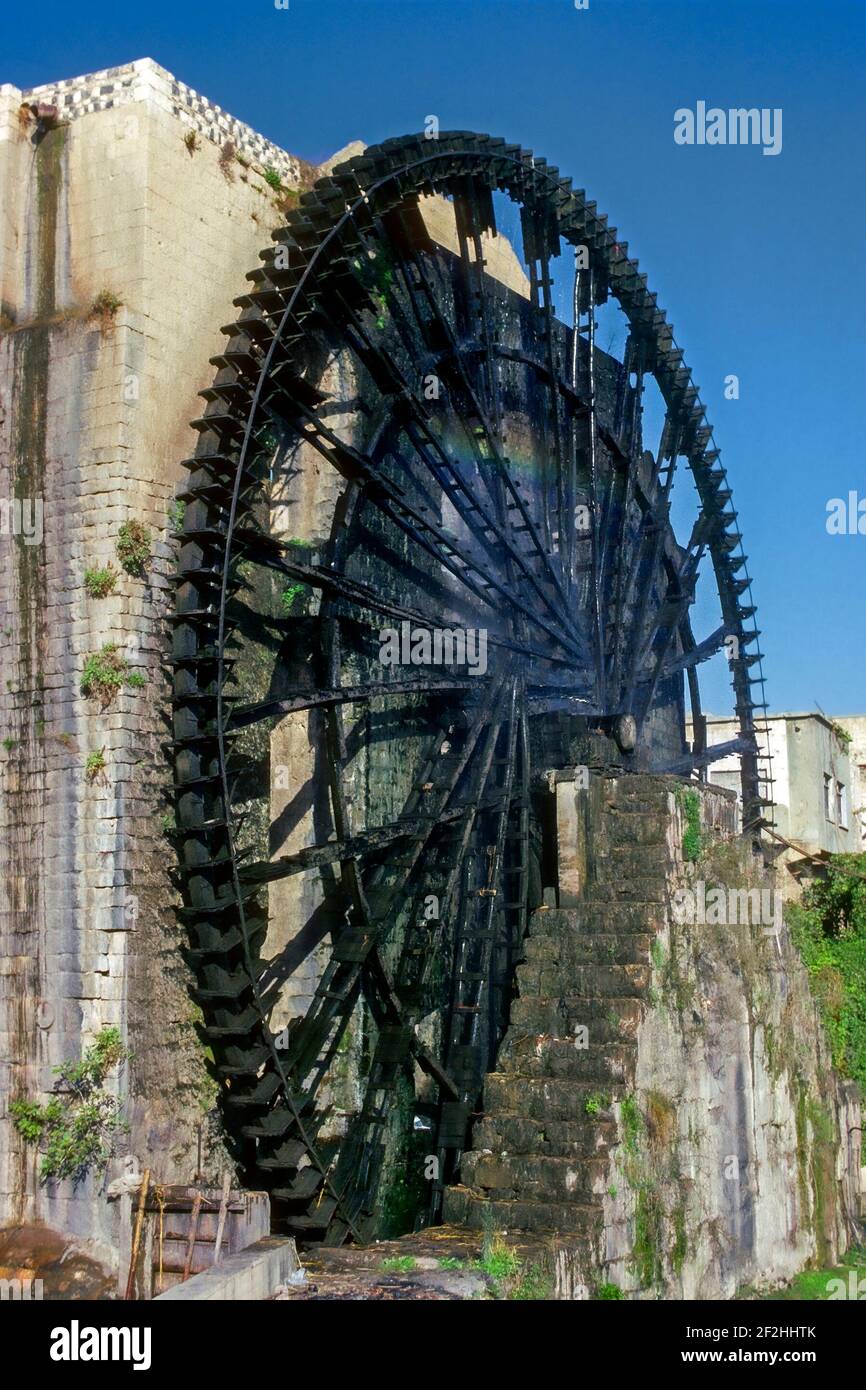 Hama syria noria waterwheel hi-res stock photography and images - Alamy