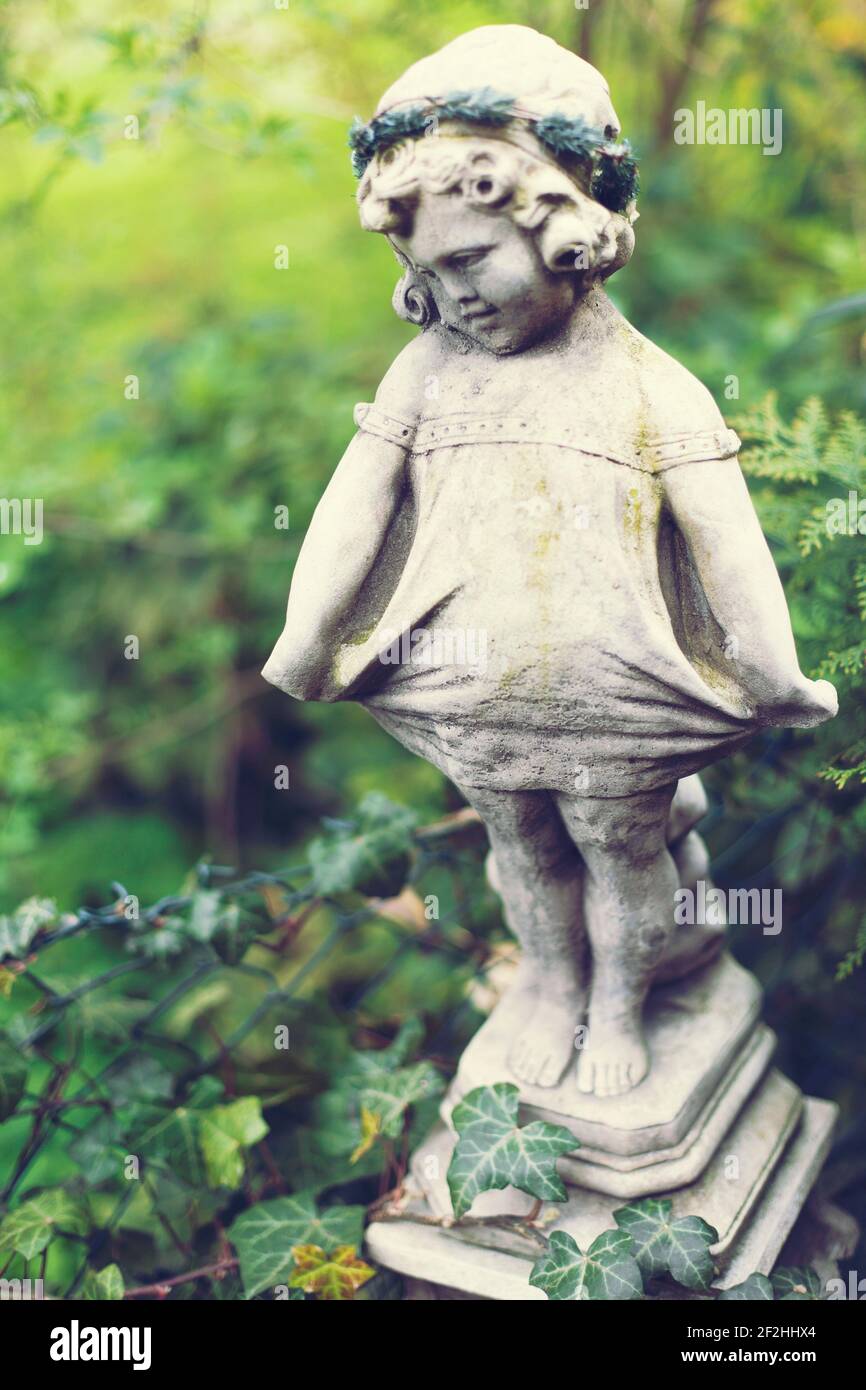 Garden figure, girl Stock Photo - Alamy