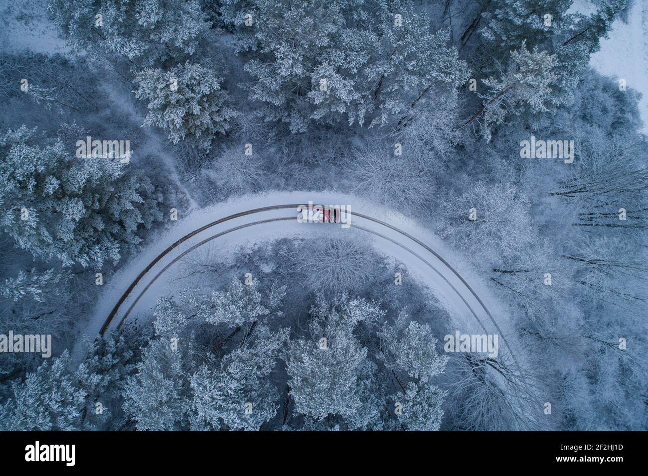 Car in the snow from above Stock Photo - Alamy