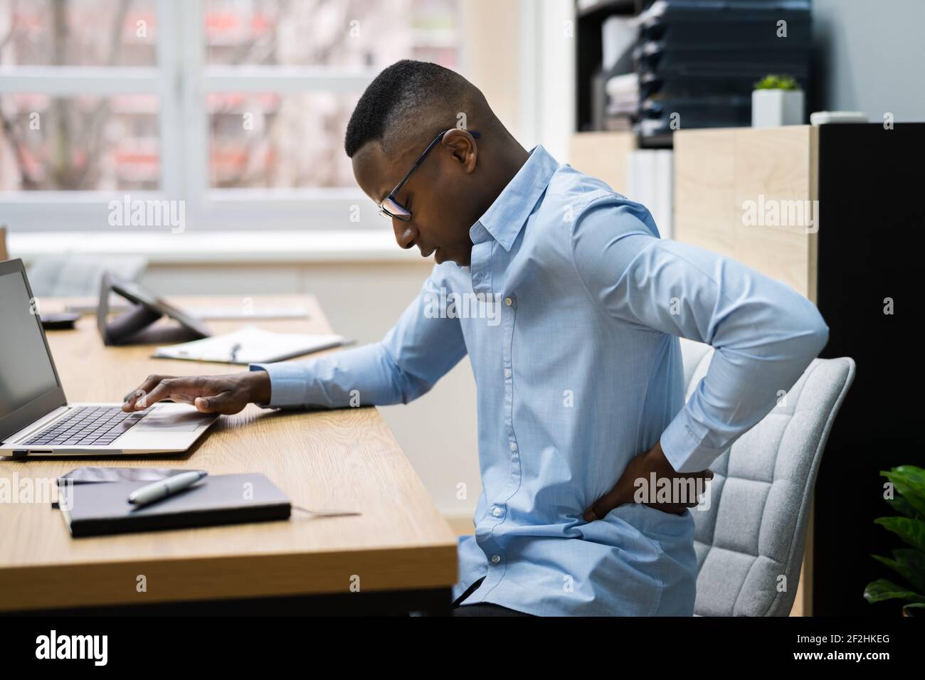 Skeleton sitting chair hi-res stock photography and images - Alamy